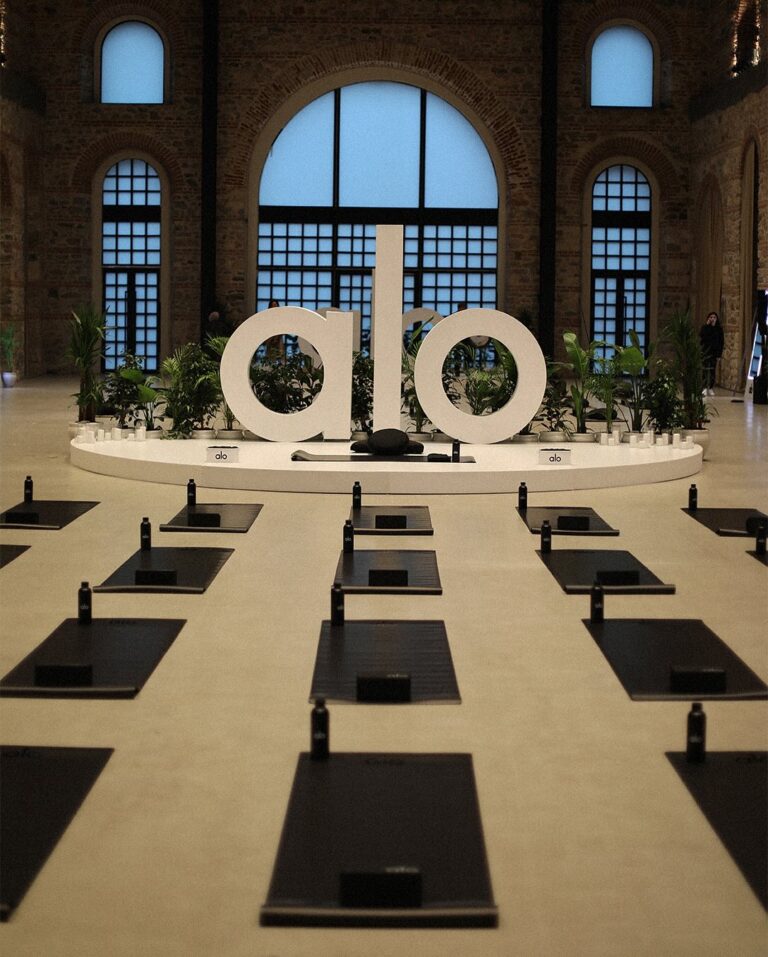 Conheça a Alo Yoga: Mais do que uma Marca um Estilo de Vida
